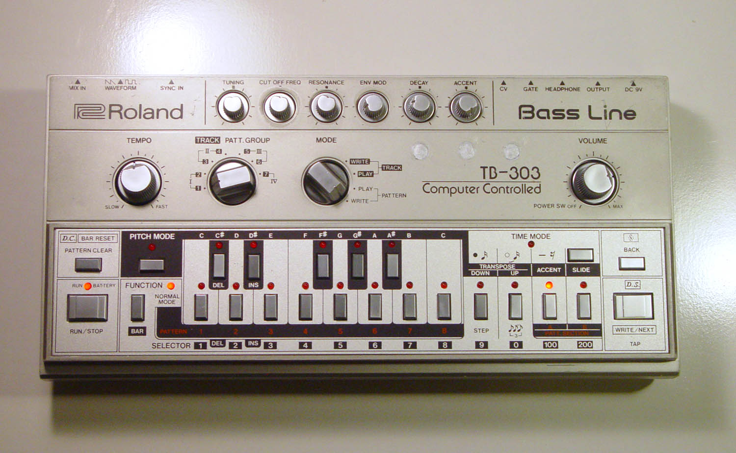 Roland TB-303 Bass Synth 1981-1984